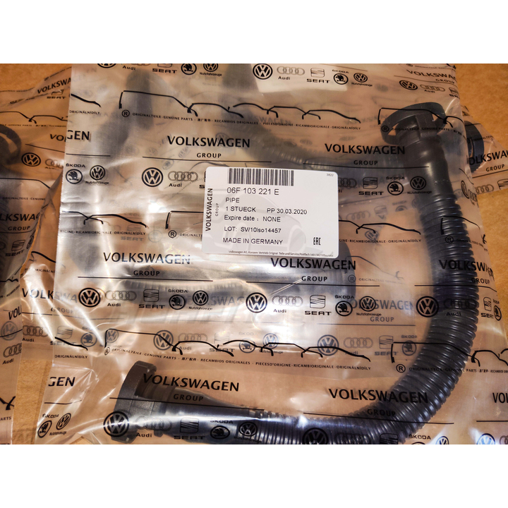 Шланг для удаления воздуха VAG 06F103221E